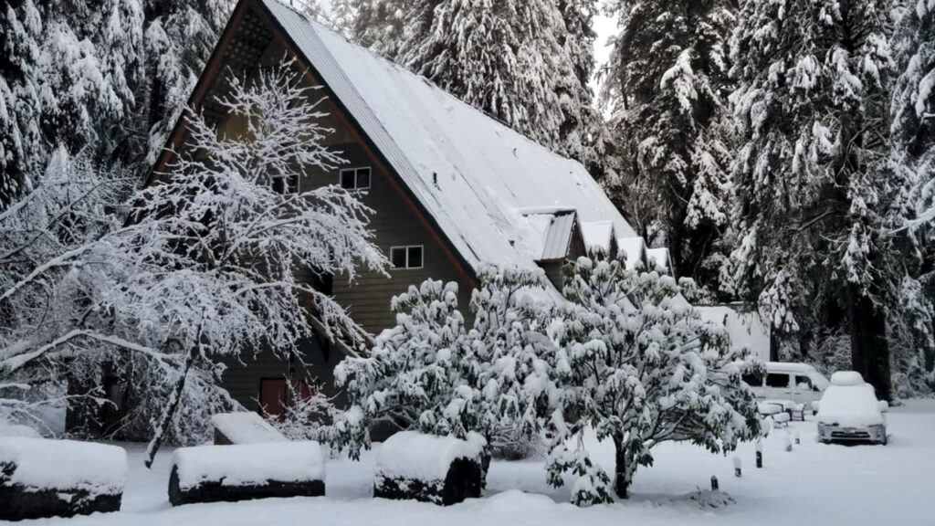 Oregon snow turns eight-hour camp service project into five-day retreat ...